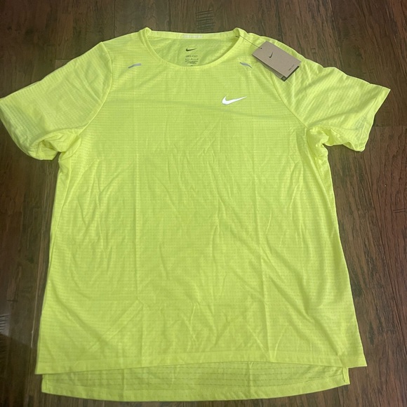 Nike | Shirts | Nike Mens Logo Train Running Tshirt Dri Fit Large Dd534 ...